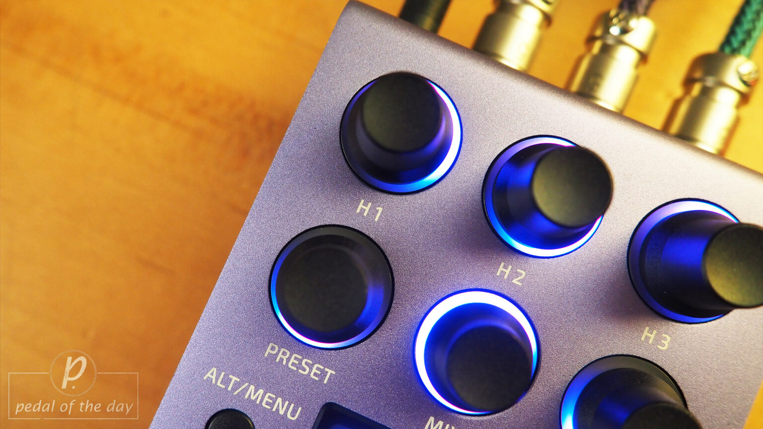 Hotone NeonGlow Series Freqlux Tri-Pitch Engine (Stereo) - Pedal of the Day